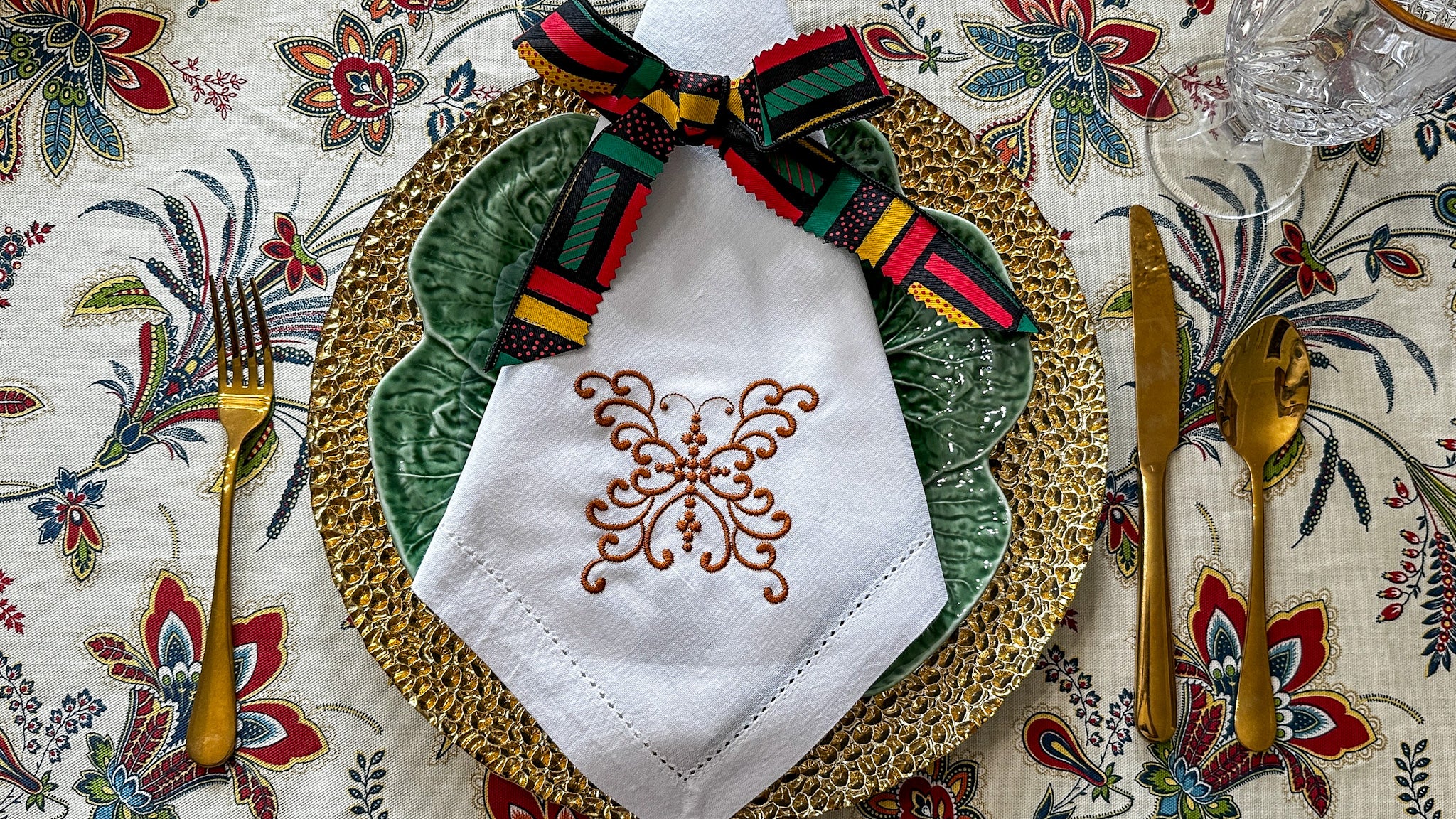 How to Style a Classic and Timeless Juneteenth Tablescape – Mrs Evans Place